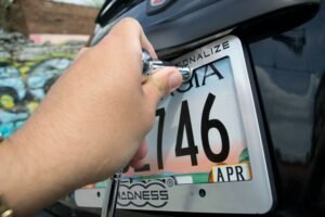 What to Do With License Plates When Selling a Car - CarAwareness